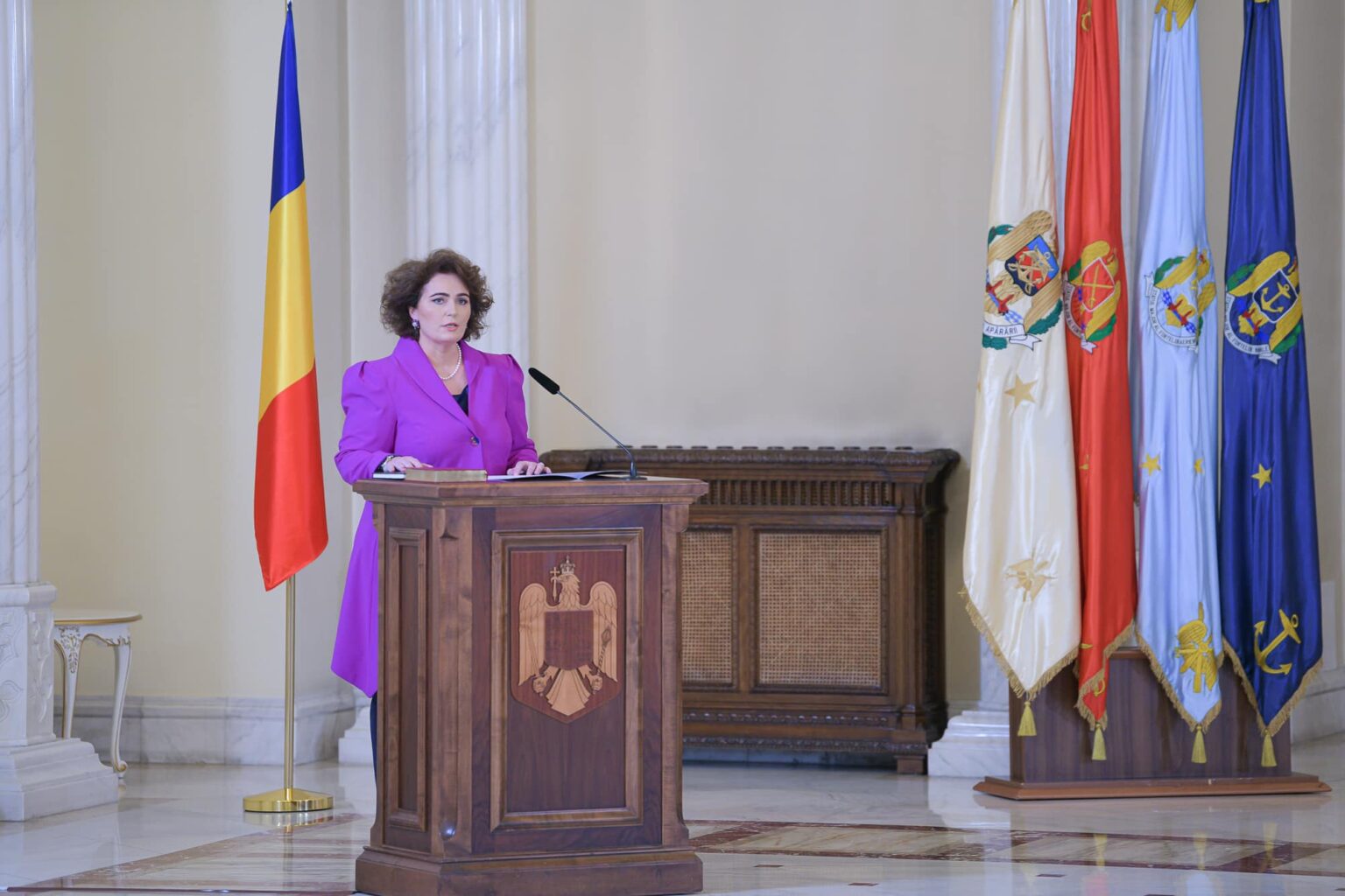 LAURA-IULIANA SCÂNTEI, un notar senator, acum judecător la Curtea ...